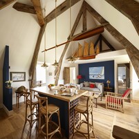 Apartamento premium, 2 quartos, vista para o jardim (Pavillon Haut) | Sala de estar | TV de tela plana, dock para iPod