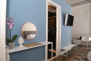 Quarto Duplo Deluxe, varanda, Vista para a cidade (Duomo) | Edredões de penas, camas de colchão pillowtop, minibar grátis 