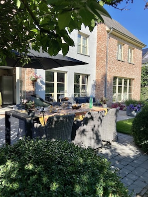 Café da manhã continental todos os dias (EUR 24 por pessoa)