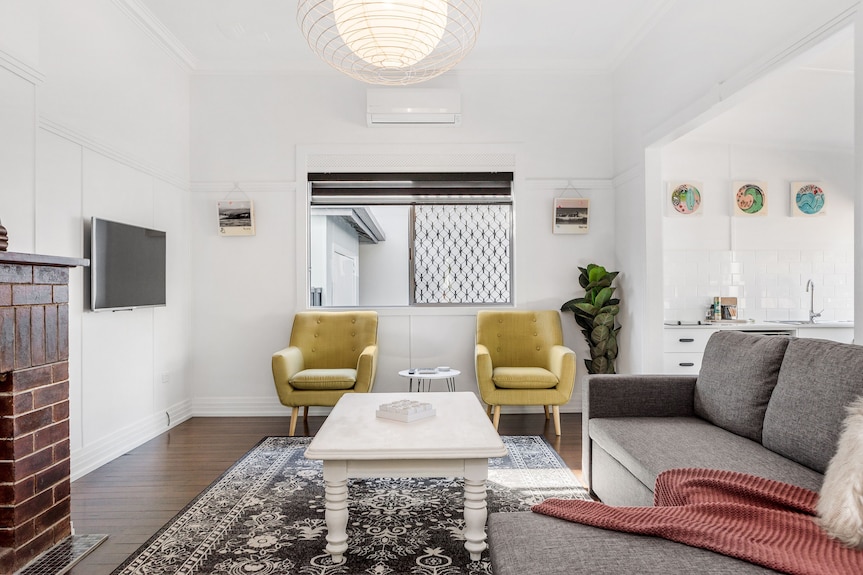 Cottage On Middleton - Footsteps From Byron's Lively Town Centre -