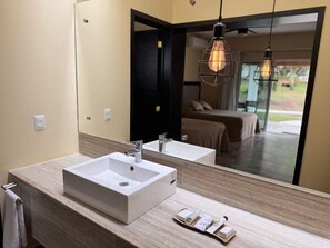 Deluxe Double Room, 1 Bedroom, Garden View, Ground Floor #7 | Roupa de alta qualidade, camas de colchão pillowtop 