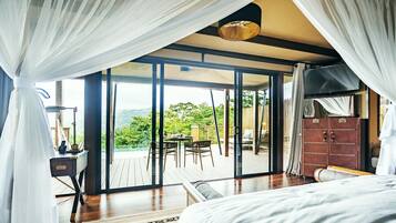 Nayara Tent | Roupa de alta qualidade, edredões de penas, minibar