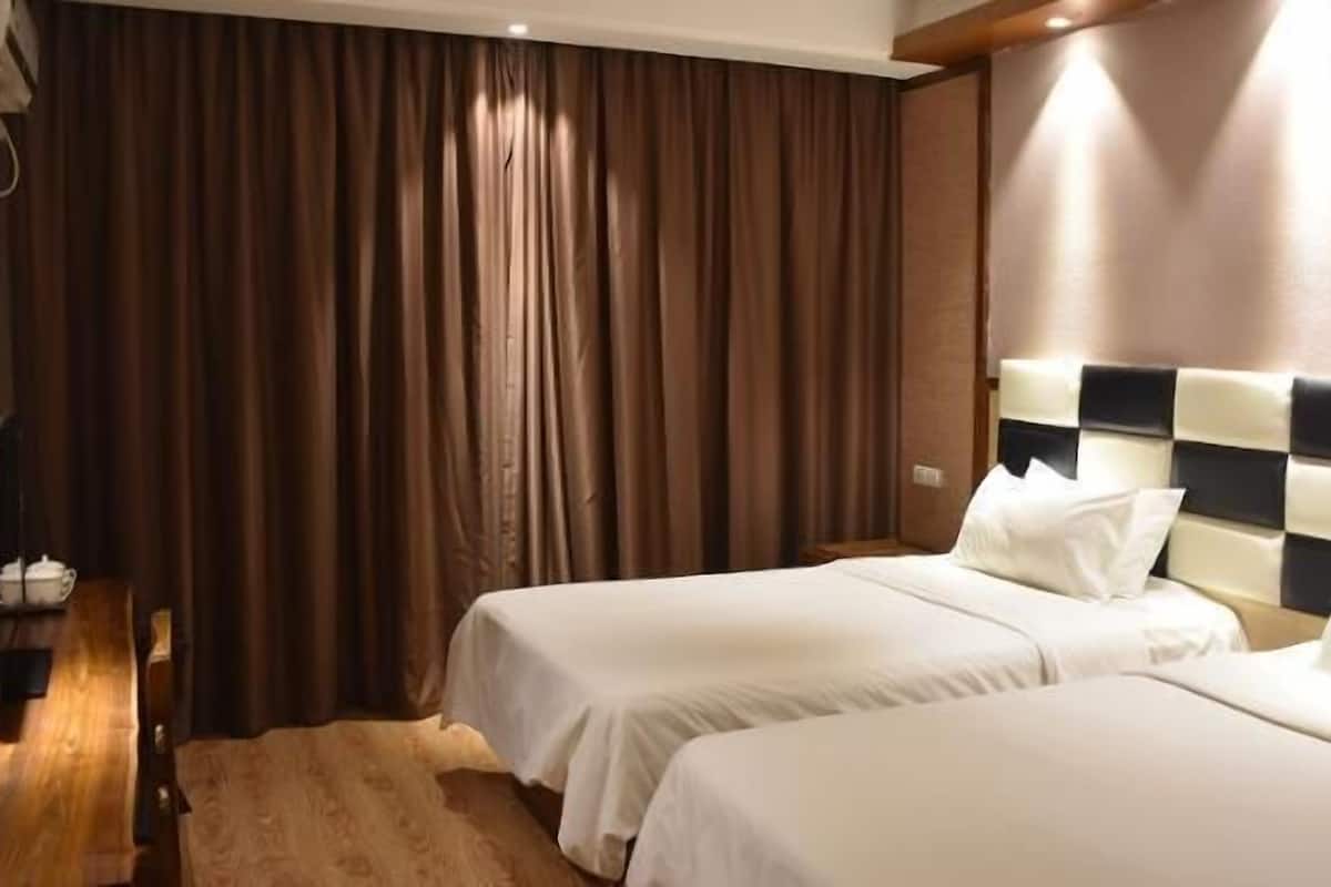 Quarto duplo luxo | Cortinas blackout, Wi-Fi de cortesia, roupa de cama