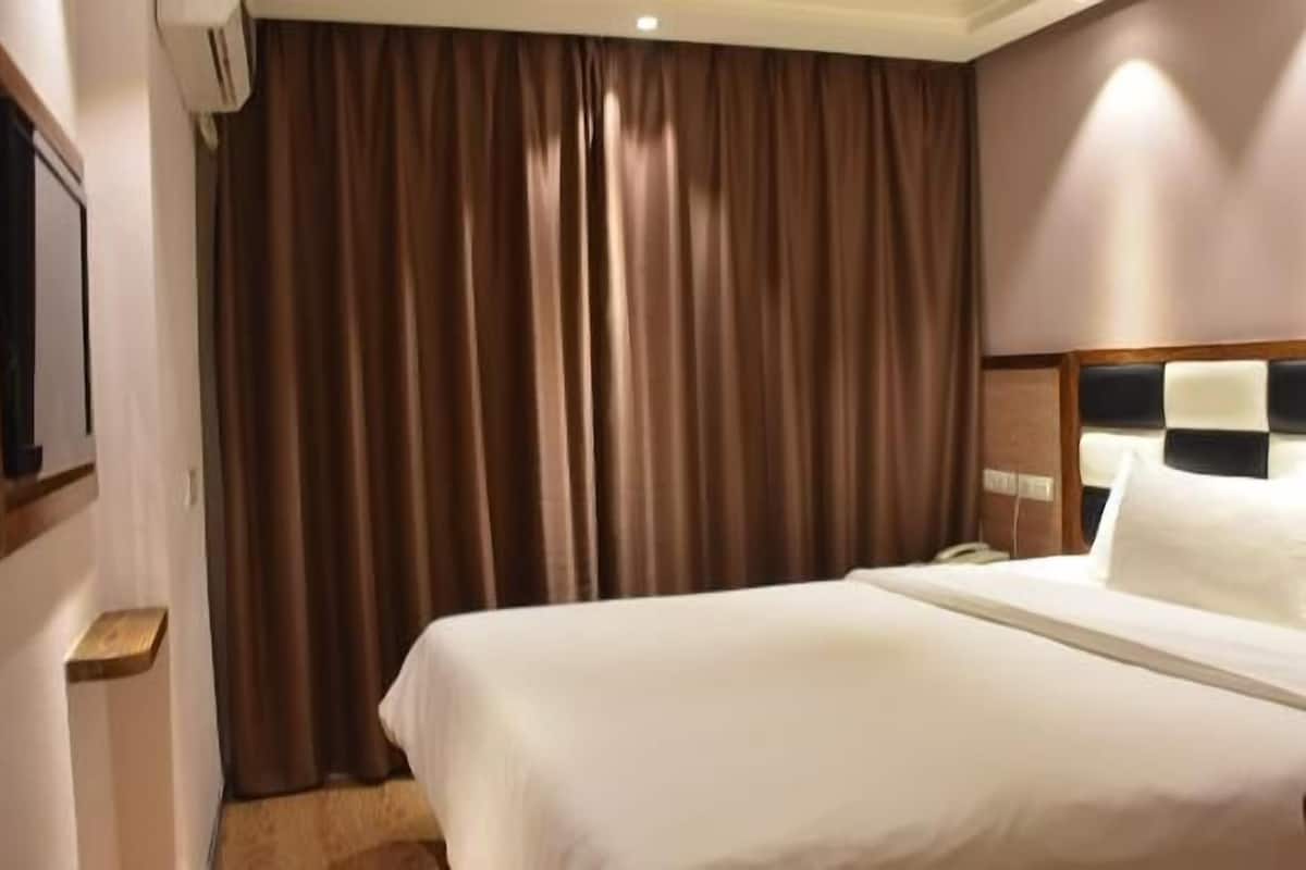 Quarto casal superior | Cortinas blackout, Wi-Fi de cortesia, roupa de cama