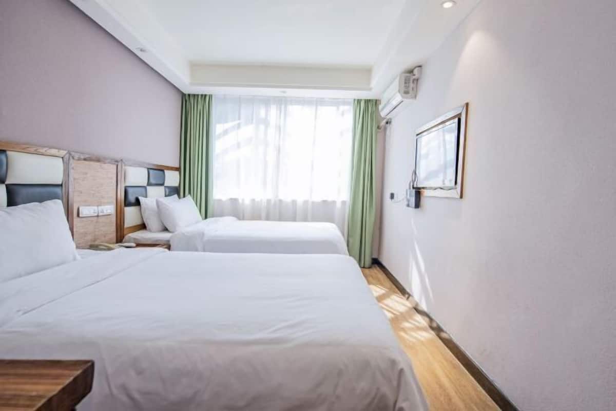 Cortinas blackout, Wi-Fi de cortesia, roupa de cama