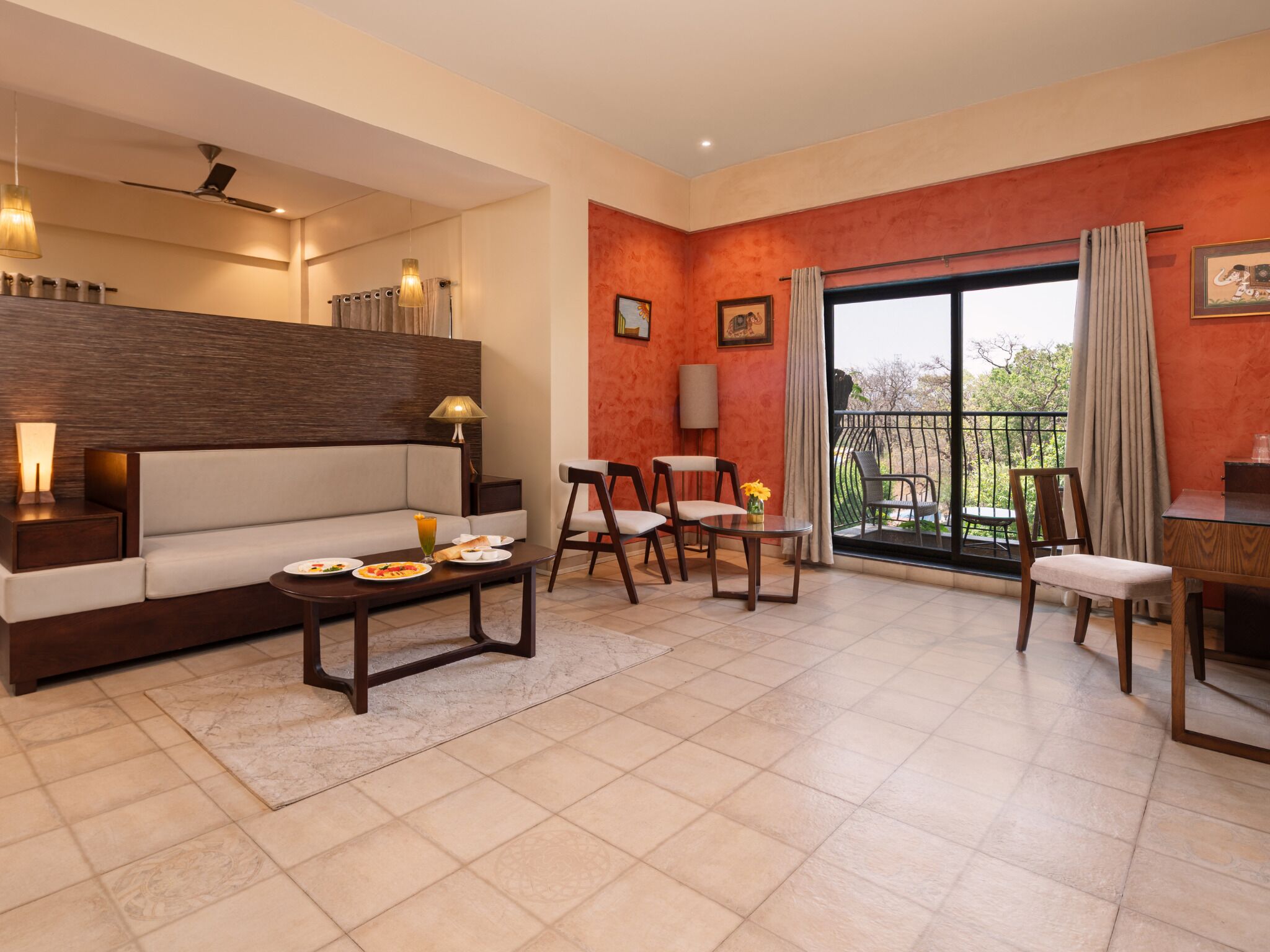 Quarto de Luxo | Roupa de alta qualidade, minibar, cofre no quarto, secretária 