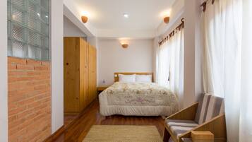 Quarto | Ferro/tábua de engomar, Wi-fi grátis