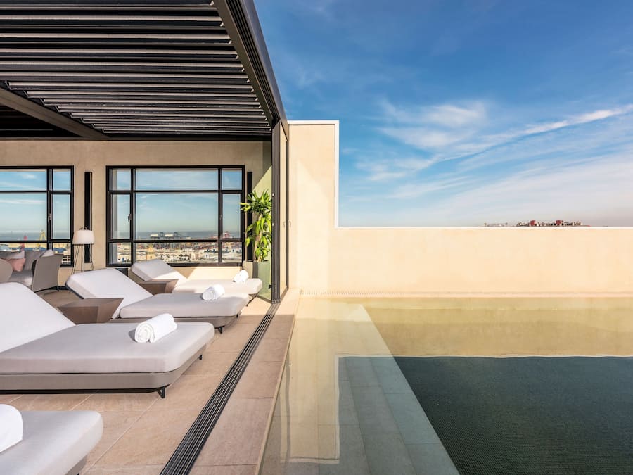 Piscina interior, piscina exterior