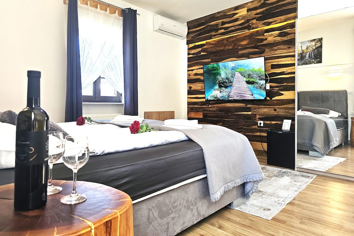 Quarto duplo luxo | Frigobar, cofres nos quartos, escrivaninha