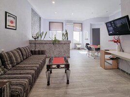 Estúdio | Sala de estar | TV de tela plana