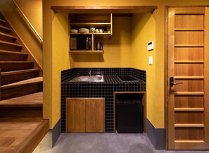 Casa Deluxe (Private Vacation Home) | Cozinha privada | Um frigorífico, um micro-ondas, uma placa de cozinha 