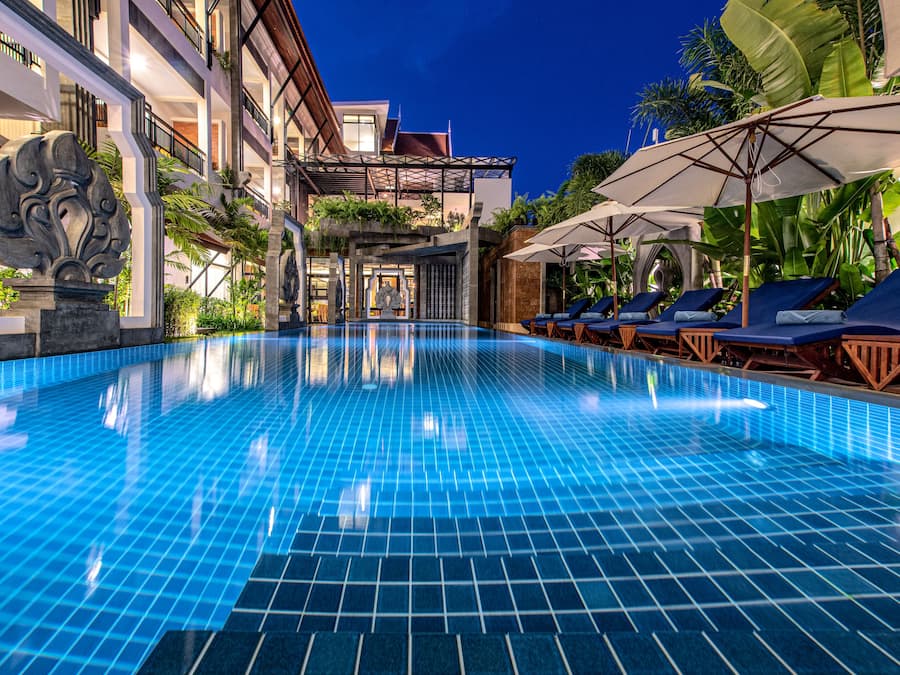 Piscina exterior, da(s) 8:00 à(s) 22:00, guarda-sóis, espreguiçadeiras