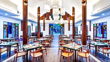 Café da manhã com buffet todos os dias (THB 400 por pessoa)