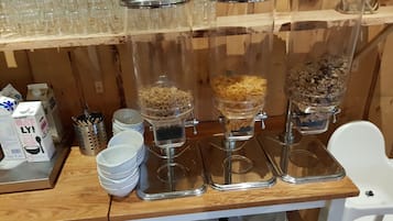 Pequeno-almoço tipo buffet diário (85 SEK por pessoa)
