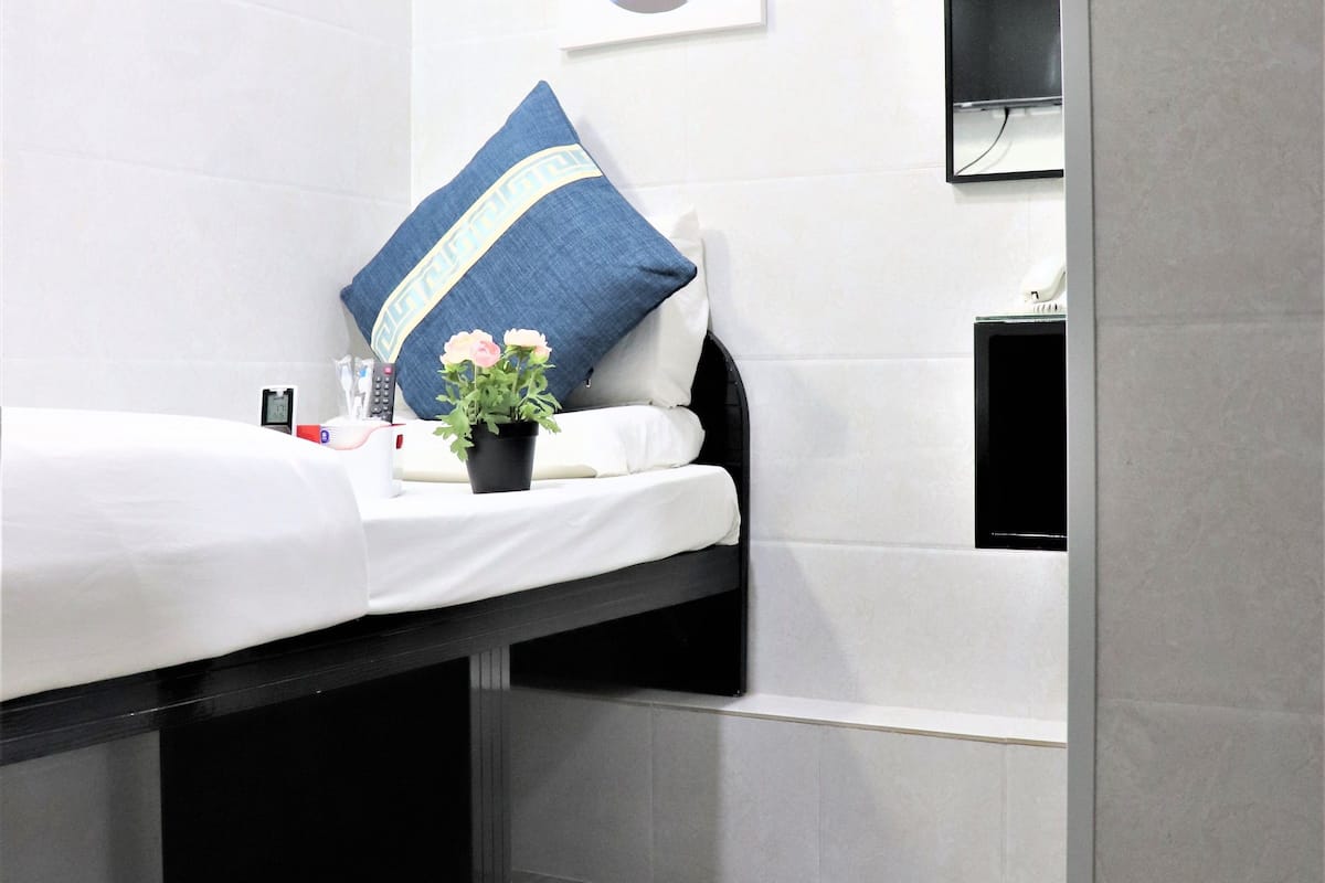 Quarto solteiro standard | Escrivaninha, Wi-Fi de cortesia, roupa de cama
