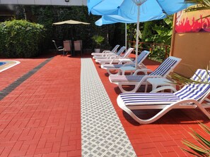 Piscina interior, piscina exterior sazonal 