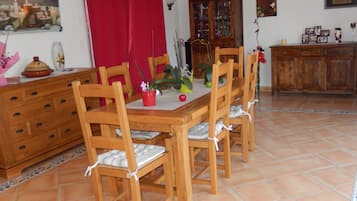 Pequeno-almoço inspirado na cozinha local diário incluído