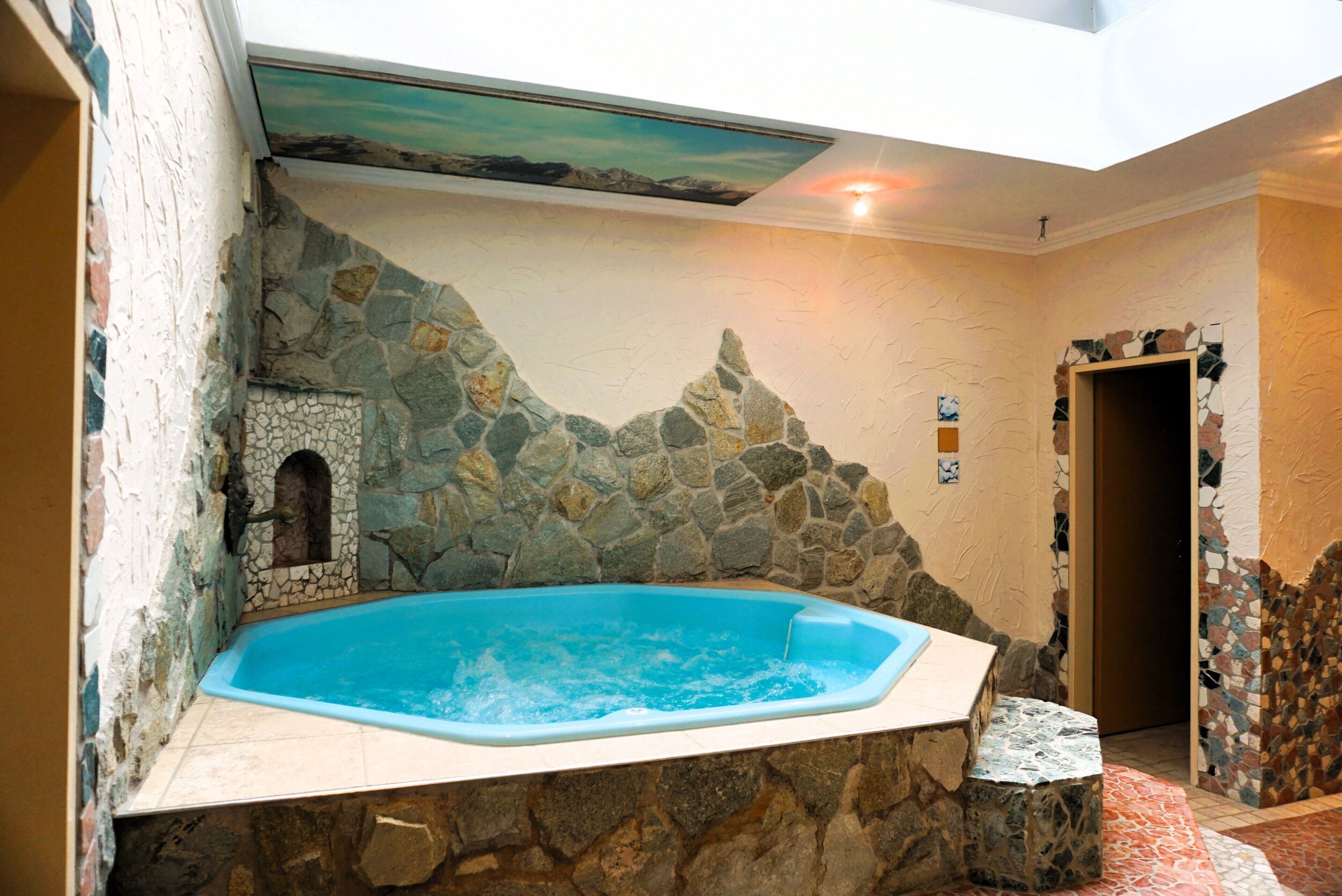 Banheira de hidromassagem interior