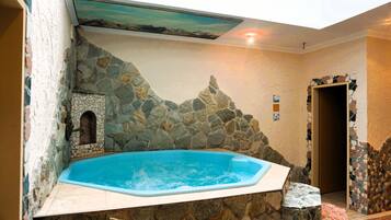 Banheira de hidromassagem interior