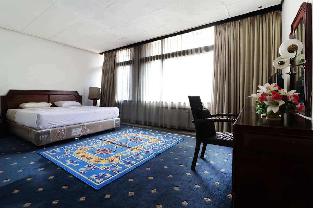 Escrivaninha, Wi-Fi de cortesia, roupa de cama