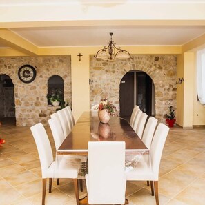 Café da manhã com buffet grátis todos os dias