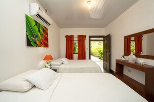 Quarto Triplo, várias camas, vista para o jardim (With AC) | Roupa de cama fornecida 