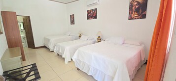 Quarto Familiar, vista para o jardim (With AC) | Roupa de cama fornecida 