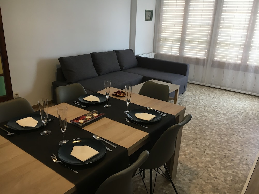 Apartment Near The Beach And With Beautiful Views Of The Church Bell Tower. - Santa Susanna