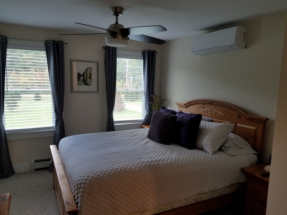 The Balsam Lodge- Close To All Stowe Has To Offer - Hyde Park, VT