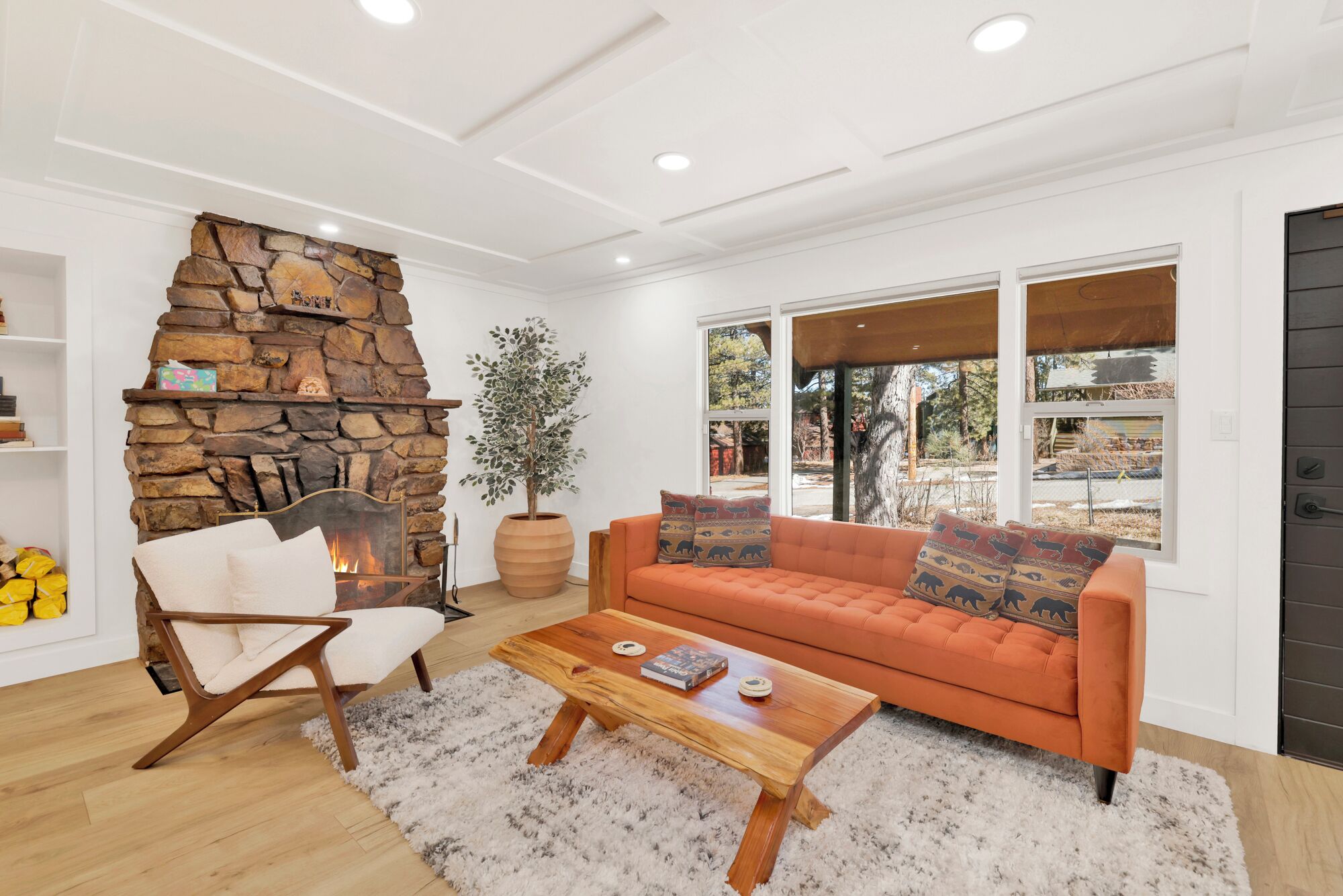 Casa, várias camas, varanda, vista para a montanha (234) | Sala de estar | Televisor, lareira 