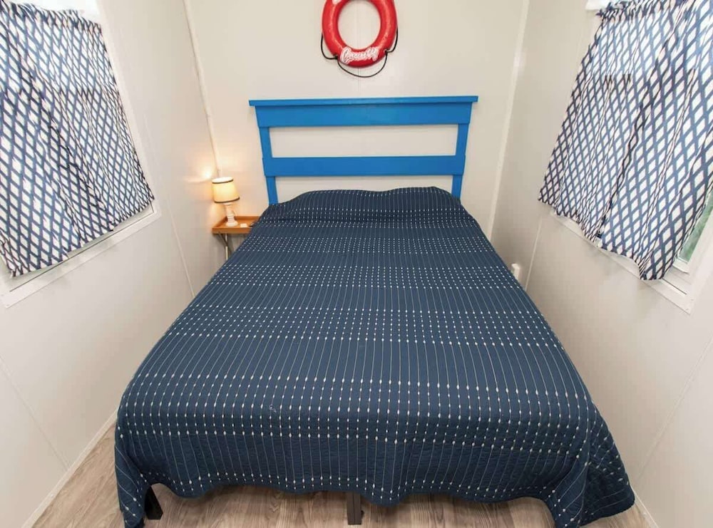 Tiny House Blue Lifeguard - Pet Friendly - Sarasota, FL