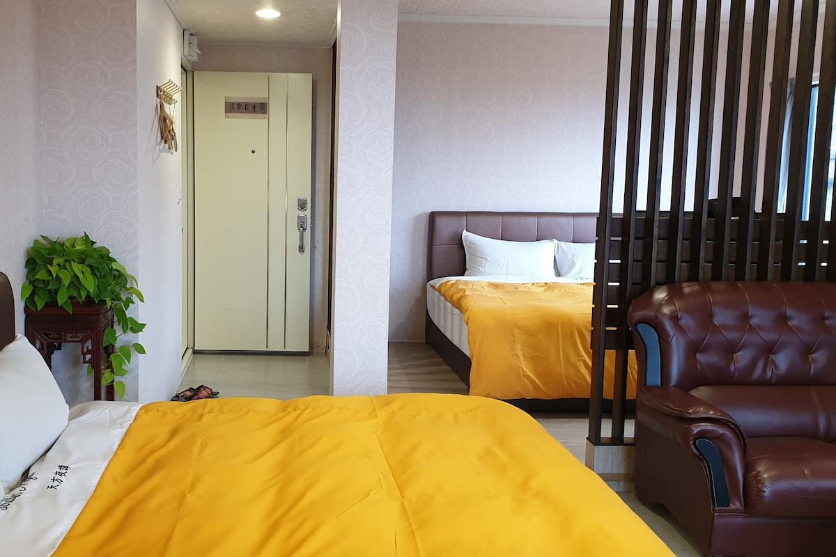 Quarto quádruplo, vista para o oceano | Escrivaninha, cortinas blackout, Wi-Fi de cortesia, roupa de cama