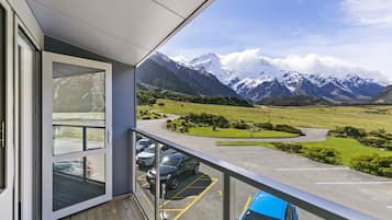 Mt Cook Lodge Room Valley View with 1 King Bed | Terraço/pátio interior