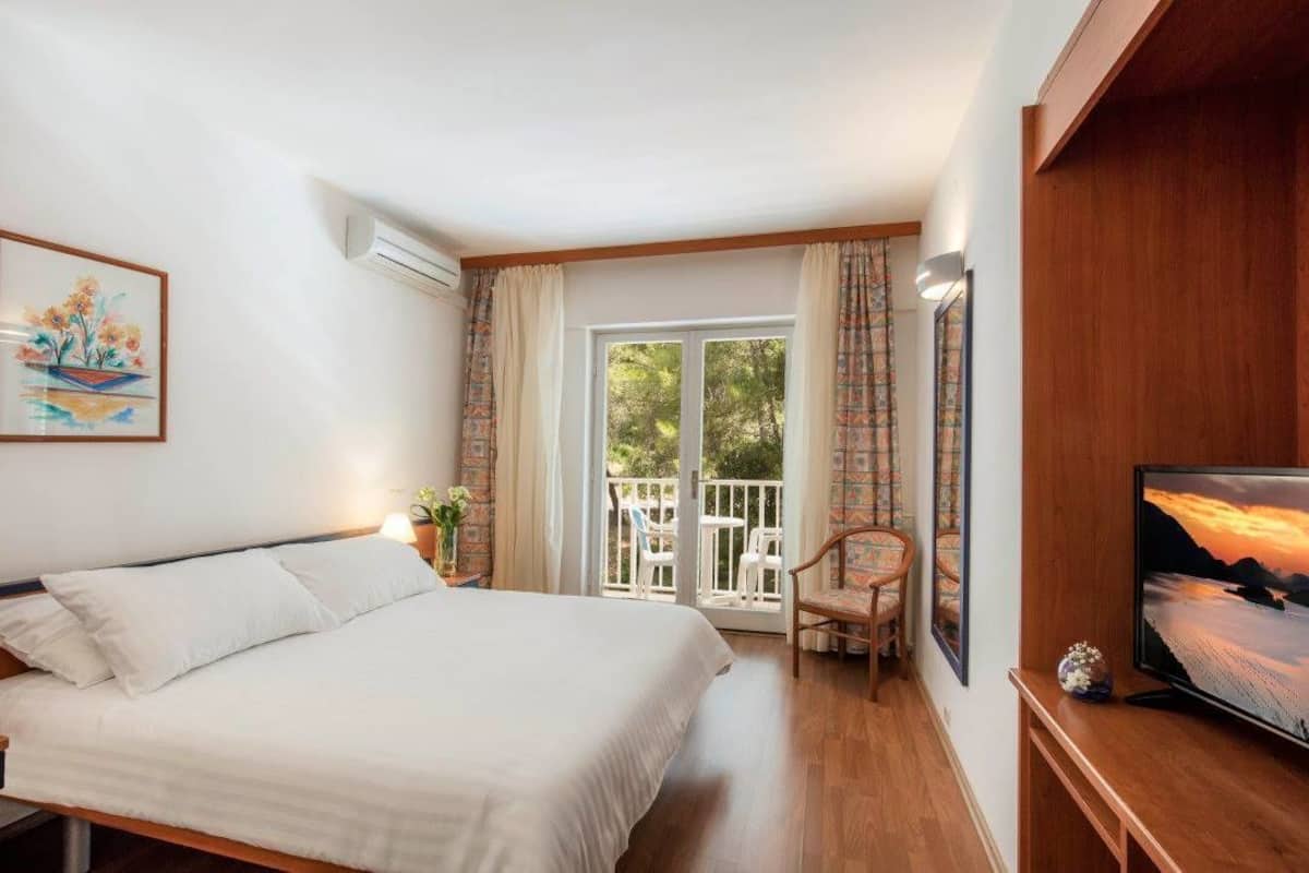 Quarto Duplo Comfort, varanda | Roupa hipoalergénica, secretária, Wi-fi grátis, roupa de cama fornecida 
