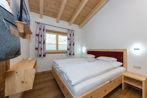 Chalé, 3 quartos, sacada | 3 quartos, Wi-Fi de cortesia, roupa de cama