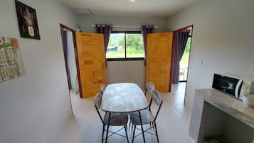 2 Bedroom House | Refeições no quarto