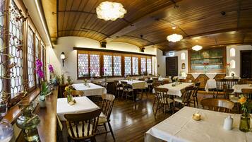 Café da manhã com buffet grátis todos os dias