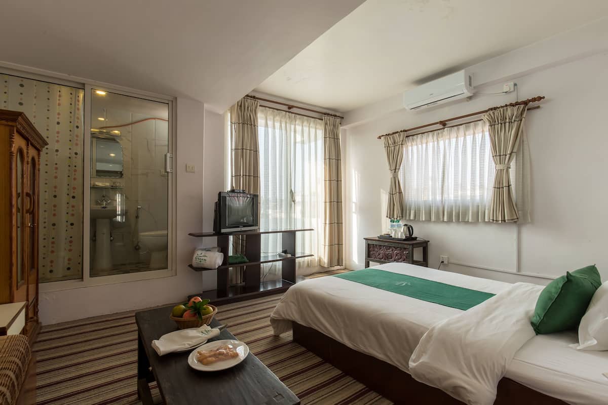 Quarto luxo | 1 quarto, escrivaninha, Wi-Fi de cortesia