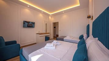 Quarto Quádruplo, varanda, vista para o mar | Cofre no quarto, Wi-fi grátis, roupa de cama fornecida