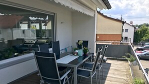 Apartamento conforto, 3 quartos | Terraço/pátio