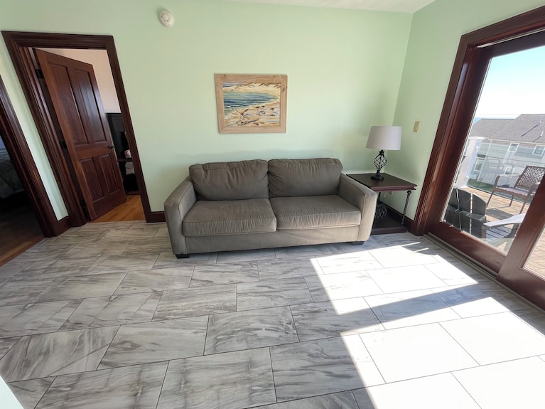 Ocean View Crashing Waves Stunning Second Floor Kitchen/living Room 8 Bed 4 Bath - York's Wild Kingdom, York