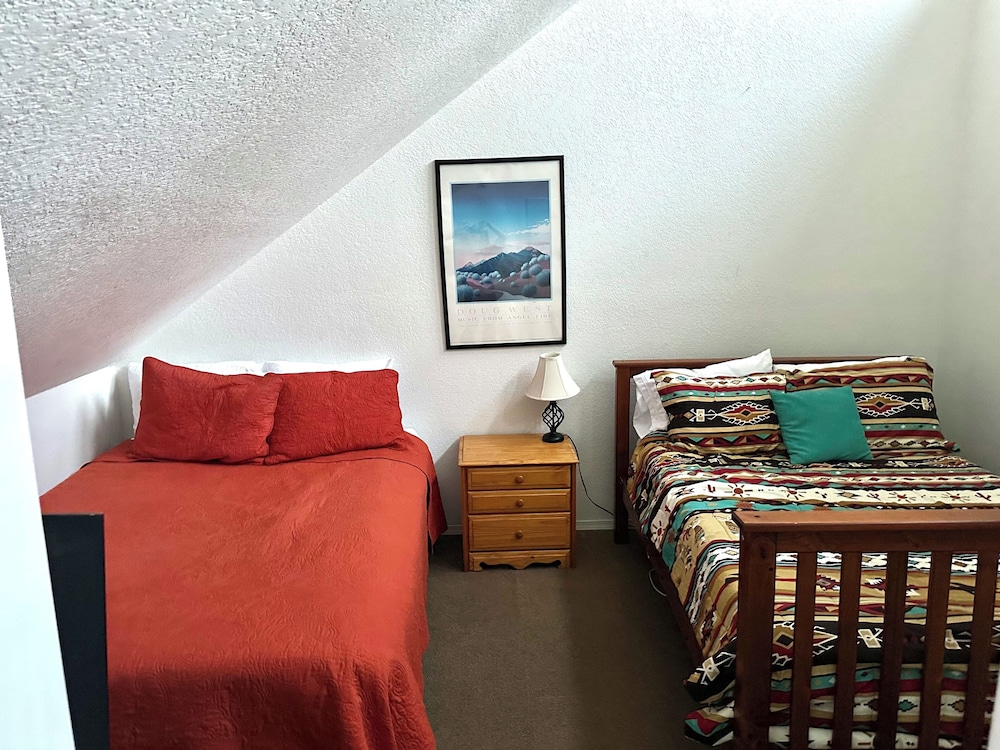 Walk To Lifts :: Room To Spread Out And Relax :: Updated :: Stocked Kitchen - Angel Fire, NM