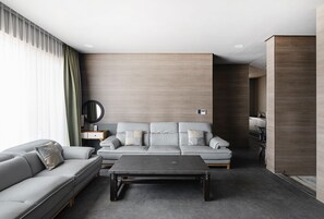 Rooftop Lounge, Ocean View | Sala de estar | TV de ecrã plano 