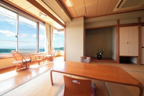 Quarto tradicional, banheiro compartilhado (Japanese Style) | Cofres nos quartos, espaço de trabalho para notebook, Wi-Fi de cortesia