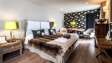 Quarto Duplo Júnior | 1 quarto, edredões de penas, minibar, cofre no quarto