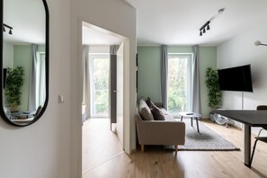 One-Bedroom Suite L | Sala de estar | Smart TV 