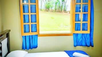 Quarto casal standard | Quartos à prova de som, Wi-Fi de cortesia, roupa de cama