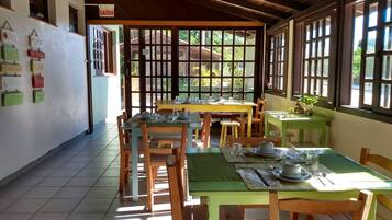 Pequeno-almoço tipo buffet diário incluído