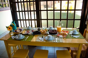 Pequeno-almoço tipo buffet diário incluído 