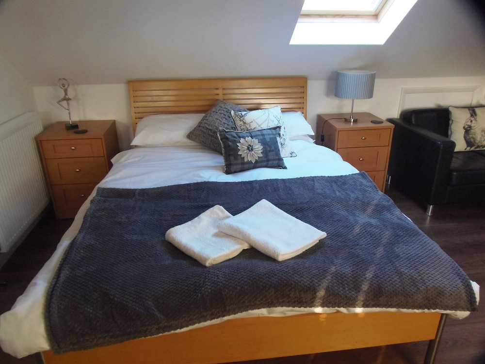 Detached 1st Floor Studio Flat - South Downs